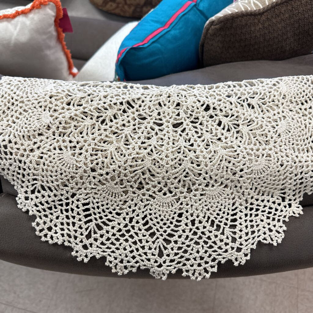 No label found Table cloth center piece 20" x 20" Tan – Your Other ...